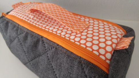 Eine Double Zip Box Pouch – nahtlust